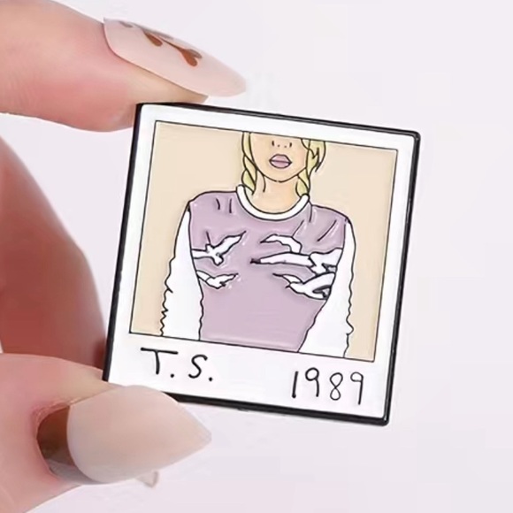 Taylor Swift | Jewelry | New Taylor Swift 989 Enamel Brooch Pin Swiftie ...